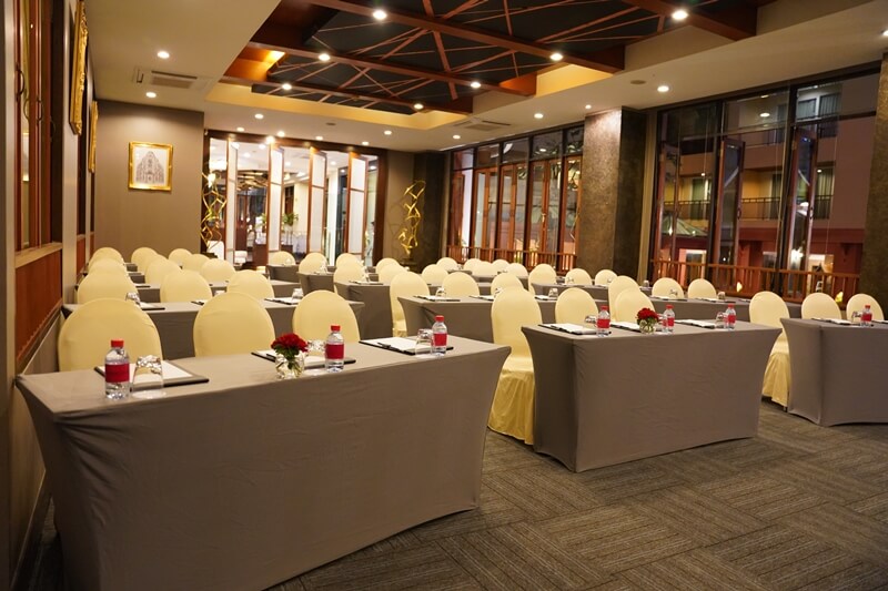 Chateau en Ville | La Fleur Meeting Room